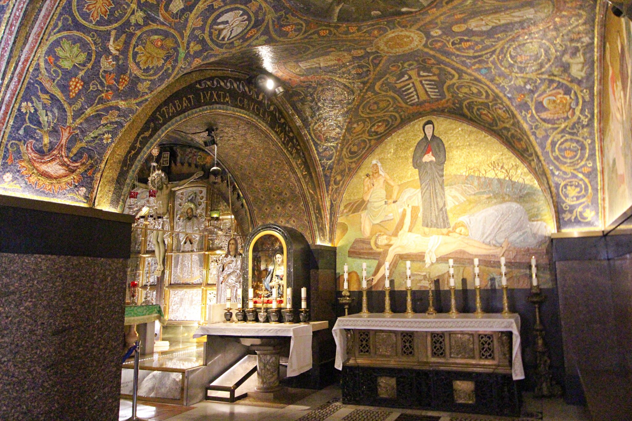 Church of the Holy Sepulchre in Jerusalem - Bible Holy Lands in Photos ...