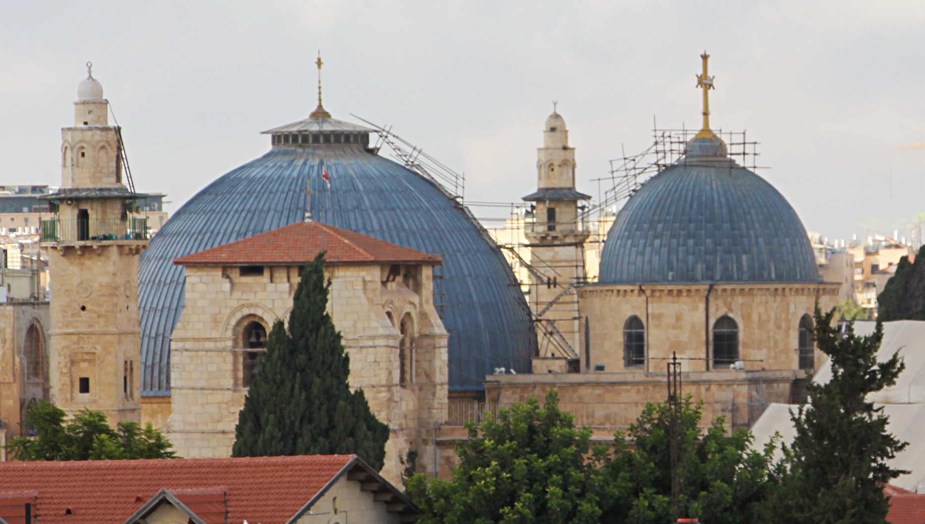 Church of the Holy Sepulchre in Jerusalem - Bible Holy Lands in Photos ...