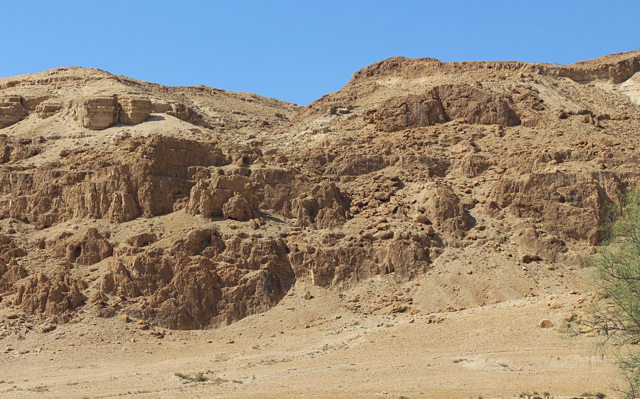 Qumran and the Dead Sea Scrolls - Bible Holy Lands in Photos, Scripture ...